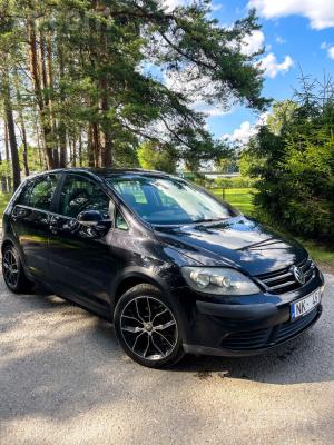 Melns Volkswagen Golf Plus 2006 Ogre, ar dzinēja tilpumu 1.90 L un nobraukumu 284 tūkst. km par 2600 €, foto  vietnē AUTOMOTO.COM.LV