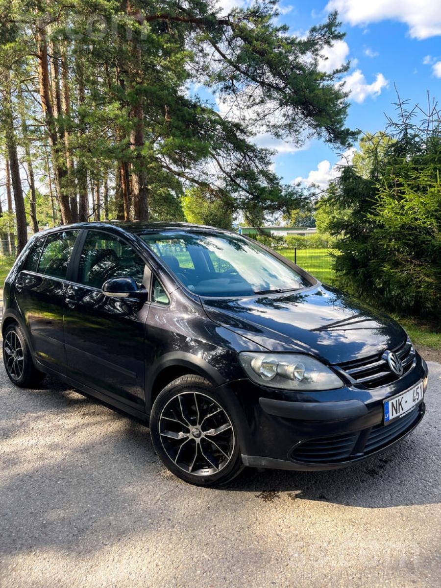 Melns Volkswagen Golf Plus 2006 Ogre, ar dzinēja tilpumu 1.90 L un nobraukumu 284 tūkst. km par 2600 €, foto 1 vietnē AUTOMOTO.COM.LV