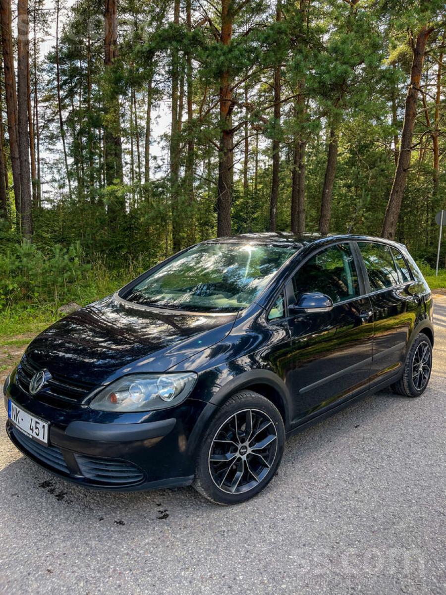 Melns Volkswagen Golf Plus 2006 Ogre, ar dzinēja tilpumu 1.90 L un nobraukumu 284 tūkst. km par 2600 €, foto 3 vietnē AUTOMOTO.COM.LV