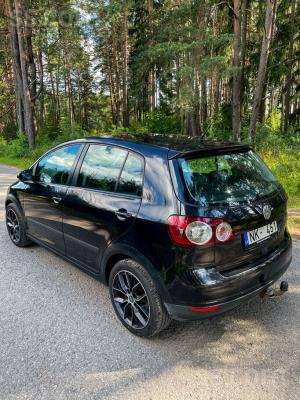 Melns Volkswagen Golf Plus 2006 Ogre, ar dzinēja tilpumu 1.90 L un nobraukumu 284 tūkst. km par 2600 €, foto 4 vietnē AUTOMOTO.COM.LV