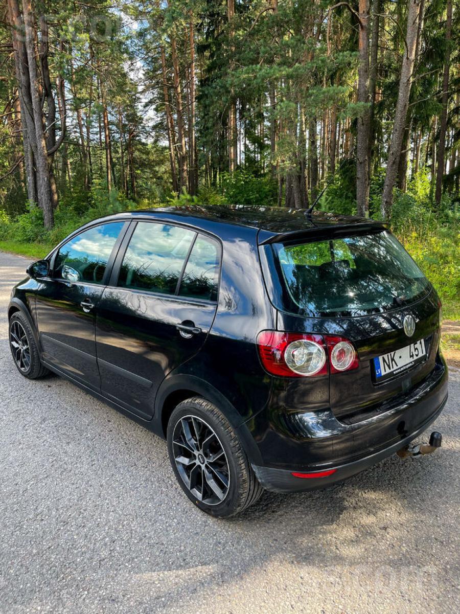 Melns Volkswagen Golf Plus 2006 Ogre, ar dzinēja tilpumu 1.90 L un nobraukumu 284 tūkst. km par 2600 €, foto 4 vietnē AUTOMOTO.COM.LV