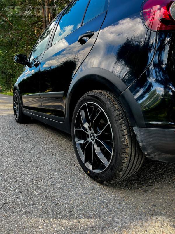 Black Volkswagen Golf Plus 2006 in Ogre, with an engine capacity of 1.90 L and mileage of 284 thousand km for 2600 €, photo 5 on AUTOMOTO.COM.LV