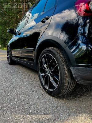Melns Volkswagen Golf Plus 2006 Ogre, ar dzinēja tilpumu 1.90 L un nobraukumu 284 tūkst. km par 2600 €, foto 6 vietnē AUTOMOTO.COM.LV