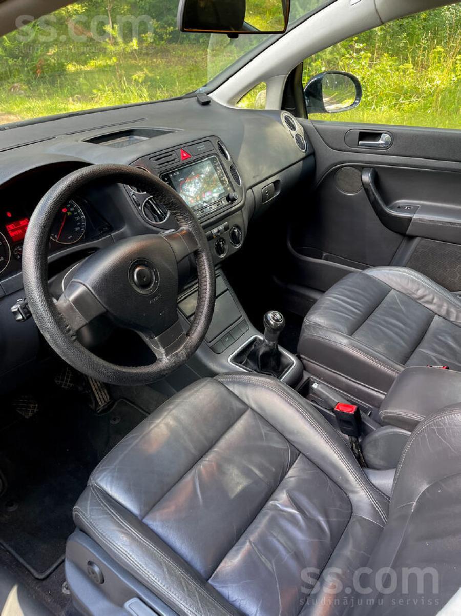 Melns Volkswagen Golf Plus 2006 Ogre, ar dzinēja tilpumu 1.90 L un nobraukumu 284 tūkst. km par 2600 €, foto 10 vietnē AUTOMOTO.COM.LV