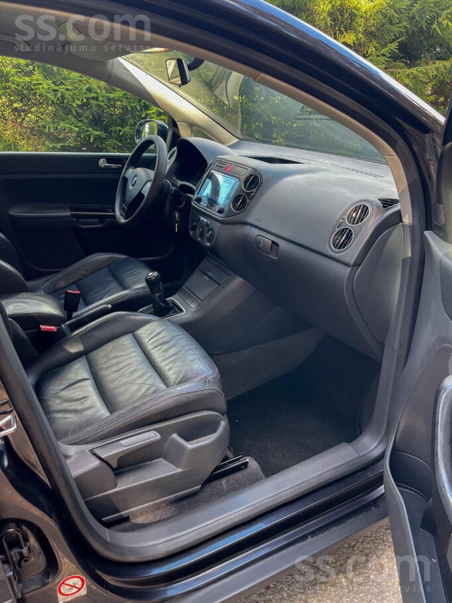 Melns Volkswagen Golf Plus 2006 Ogre, ar dzinēja tilpumu 1.90 L un nobraukumu 284 tūkst. km par 2600 €, foto 13 vietnē AUTOMOTO.COM.LV