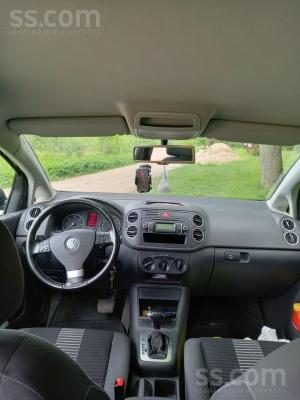 Melns Volkswagen Golf Plus 2008 Dobele, ar dzinēja tilpumu 2.00 L un nobraukumu 238 tūkst. km par 3300 €, foto  vietnē AUTOMOTO.COM.LV