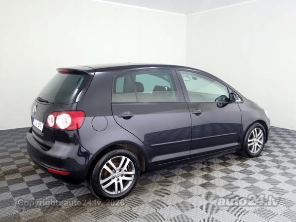 Melns Volkswagen Golf Plus 2009 Tallina, ar dzinēja tilpumu 2.00 L un nobraukumu 272 tūkst. km par 2199 €, foto 3 vietnē AUTOMOTO.COM.LV