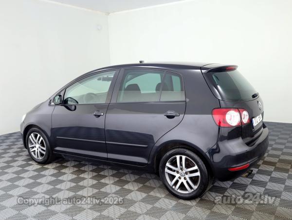 Melns Volkswagen Golf Plus 2009 Tallina, ar dzinēja tilpumu 2.00 L un nobraukumu 272 tūkst. km par 2199 €, foto 4 vietnē AUTOMOTO.COM.LV