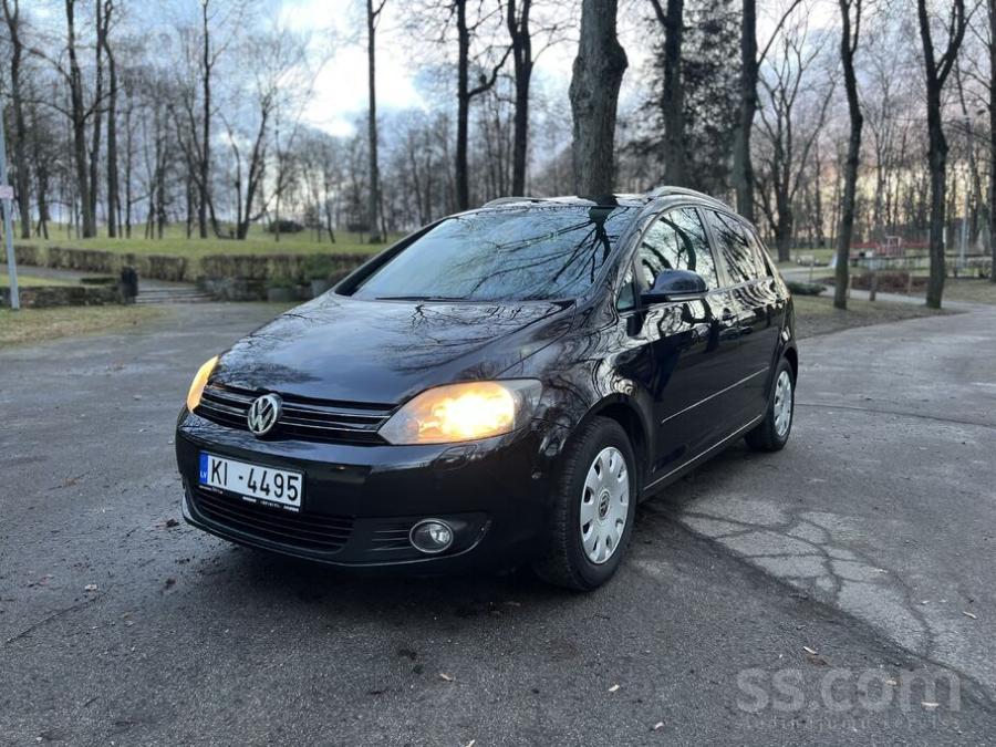 Black Volkswagen Golf Plus 2010 in Riga, with an engine capacity of 1.20 L and mileage of 262 thousand km for 5500 €, photo 2 on AUTOMOTO.COM.LV