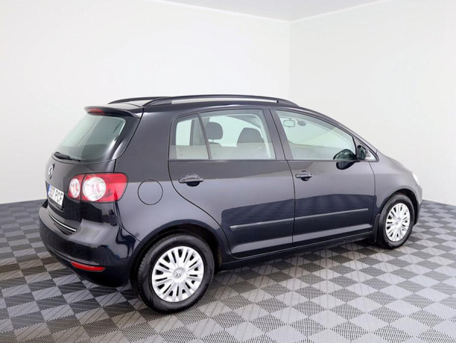 Melns Volkswagen Golf Plus 2010 Tallina, ar dzinēja tilpumu 1.40 L un nobraukumu 244 tūkst. km par 2199 €, foto 4 vietnē AUTOMOTO.COM.LV