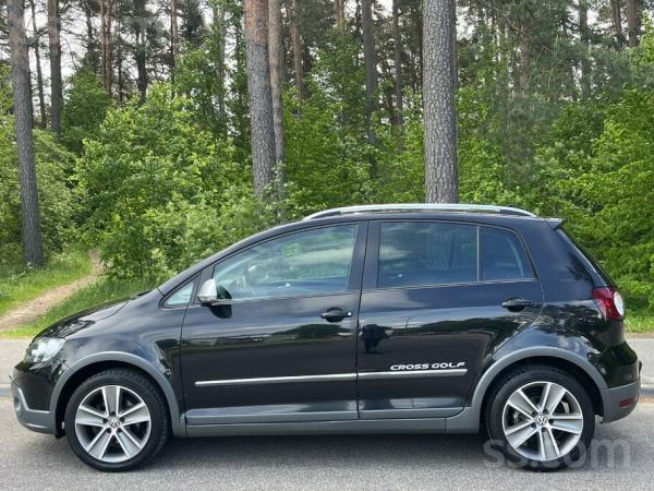 Black Volkswagen Golf Plus 2012 in Valmiera, with an engine capacity of 1.60 L and mileage of 0 thousand km for 6500 €, photo 3 on AUTOMOTO.COM.LV