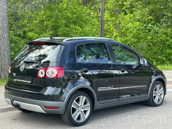 Black Volkswagen Golf Plus 2012 in Valmiera, with an engine capacity of 1.60 L and mileage of 0 thousand km for 6500 €, photo 4 on AUTOMOTO.COM.LV
