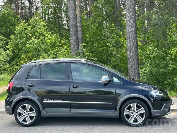 Black Volkswagen Golf Plus 2012 in Valmiera, with an engine capacity of 1.60 L and mileage of 0 thousand km for 6500 €, photo 6 on AUTOMOTO.COM.LV