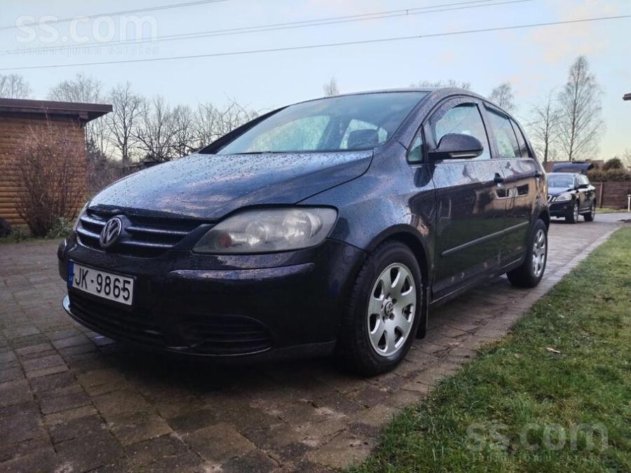 Blue Volkswagen Golf Plus 2005 in Jelgava, with an engine capacity of 1.90 L and mileage of 355 thousand km for 1400 €, photo 2 on AUTOMOTO.COM.LV