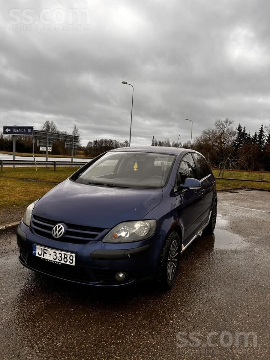 Blue Volkswagen Golf Plus 2005 in Riga, with an engine capacity of 2.00 L and mileage of 385 thousand km for 900 €, photo 1 on AUTOMOTO.COM.LV