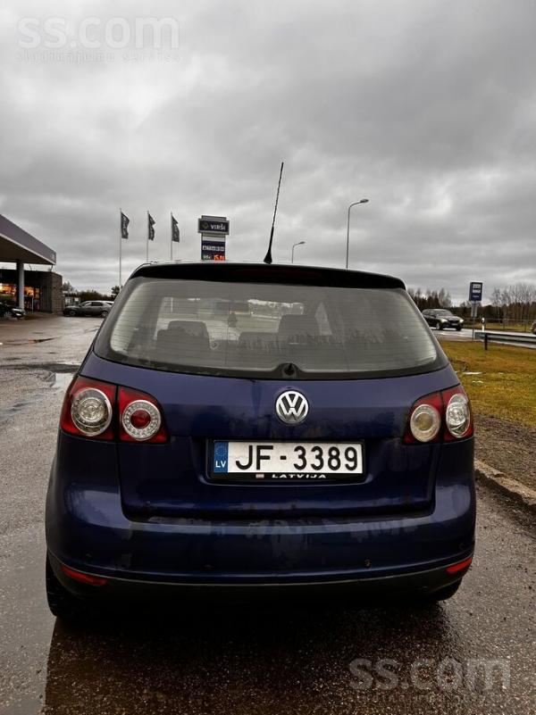 Blue Volkswagen Golf Plus 2005 in Riga, with an engine capacity of 2.00 L and mileage of 385 thousand km for 900 €, photo 2 on AUTOMOTO.COM.LV