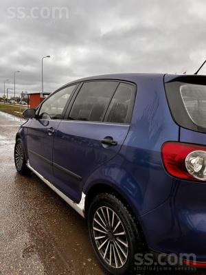 Blue Volkswagen Golf Plus 2005 in Riga, with an engine capacity of 2.00 L and mileage of 385 thousand km for 900 €, photo 4 on AUTOMOTO.COM.LV