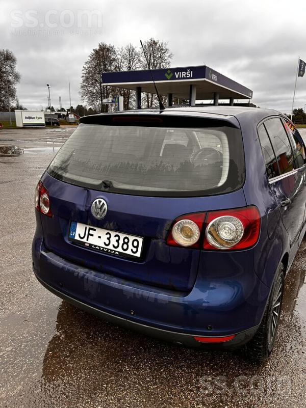 Blue Volkswagen Golf Plus 2005 in Riga, with an engine capacity of 2.00 L and mileage of 385 thousand km for 900 €, photo 5 on AUTOMOTO.COM.LV