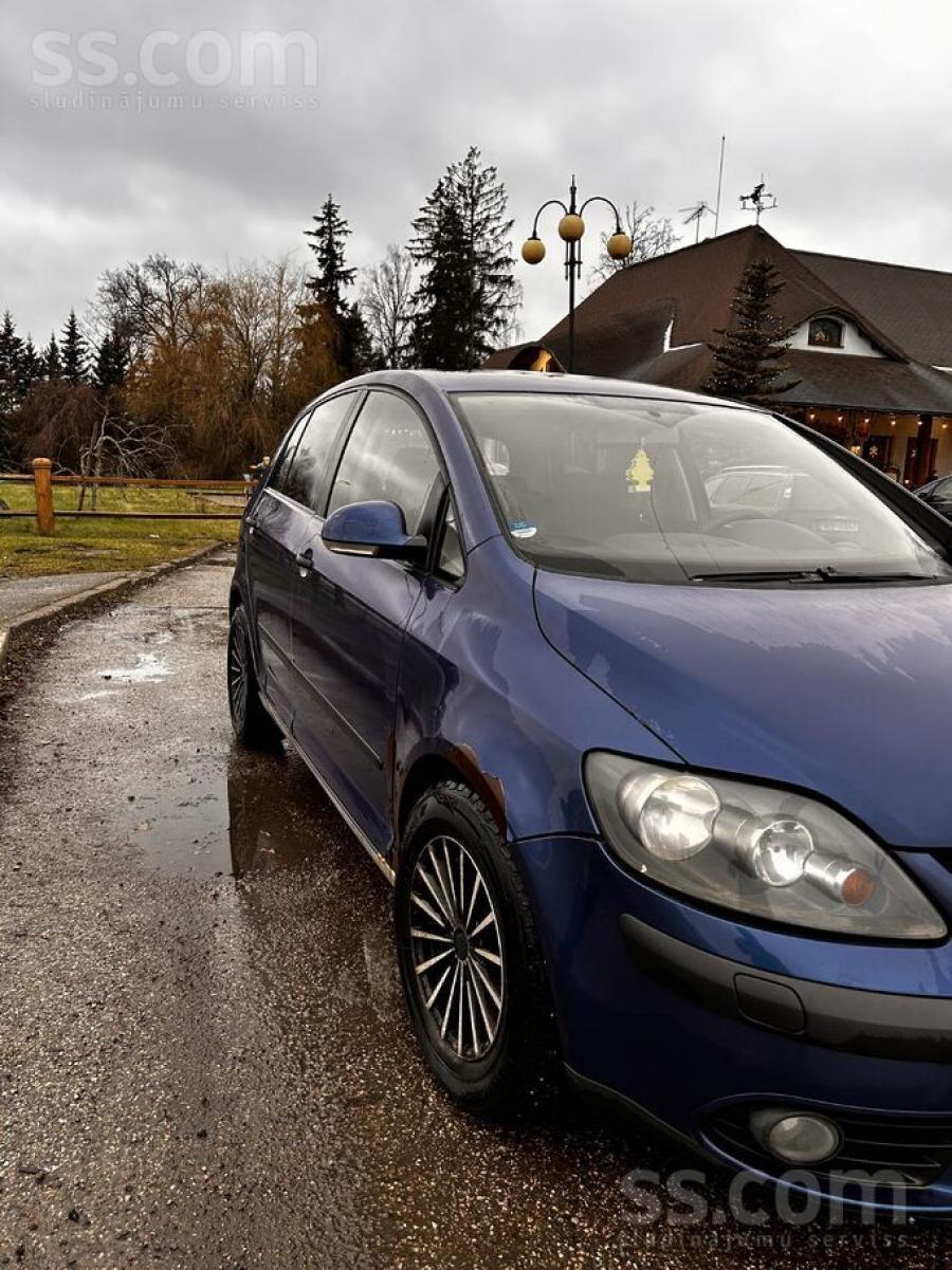 Blue Volkswagen Golf Plus 2005 in Riga, with an engine capacity of 2.00 L and mileage of 385 thousand km for 900 €, photo 7 on AUTOMOTO.COM.LV