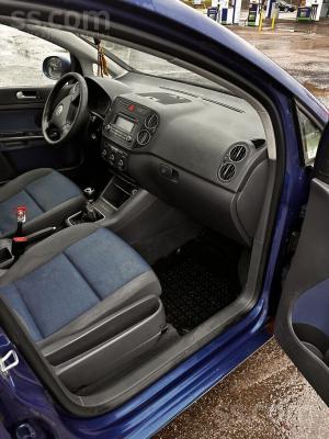 Blue Volkswagen Golf Plus 2005 in Riga, with an engine capacity of 2.00 L and mileage of 385 thousand km for 900 €, photo 9 on AUTOMOTO.COM.LV