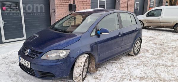 Blue Volkswagen Golf Plus 2005 in Riga, with an engine capacity of 1.90 L and mileage of 398 thousand km for 1100 €, photo 1 on AUTOMOTO.COM.LV