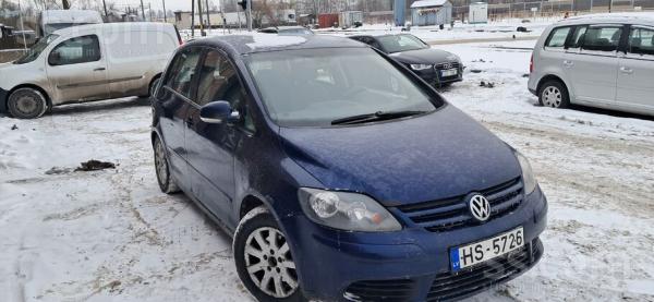 Blue Volkswagen Golf Plus 2005 in Riga, with an engine capacity of 1.90 L and mileage of 398 thousand km for 1100 €, photo 2 on AUTOMOTO.COM.LV