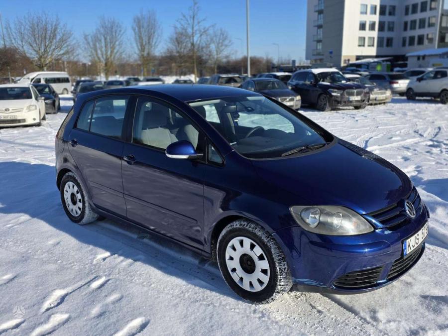 Zils Volkswagen Golf Plus 2005 Viļņa, ar dzinēja tilpumu 1.90 L un nobraukumu 320 tūkst. km par 1900 €, foto 1 vietnē AUTOMOTO.COM.LV