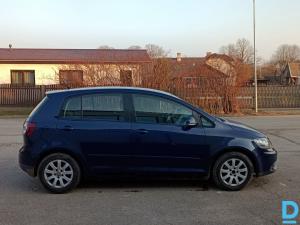 Blue Volkswagen Golf Plus 2005 in Ogre, with an engine capacity of 1.90 L and mileage of 390 thousand km for 1650 €, photo 3 on AUTOMOTO.COM.LV