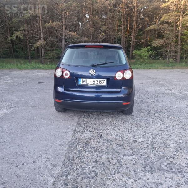 Blue Volkswagen Golf Plus 2005 in Liepaja, with an engine capacity of 1.60 L and mileage of 193 thousand km for 2200 €, photo 4 on AUTOMOTO.COM.LV