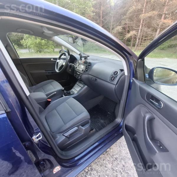 Blue Volkswagen Golf Plus 2005 in Liepaja, with an engine capacity of 1.60 L and mileage of 193 thousand km for 2200 €, photo 8 on AUTOMOTO.COM.LV