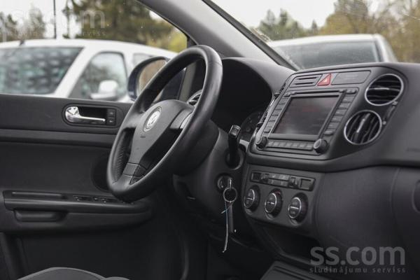 Blue Volkswagen Golf Plus 2005 in Riga, with an engine capacity of 2.00 L and mileage of 292 thousand km for 2990 €, photo 6 on AUTOMOTO.COM.LV