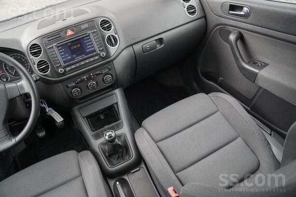 Blue Volkswagen Golf Plus 2005 in Riga, with an engine capacity of 2.00 L and mileage of 292 thousand km for 2990 €, photo 9 on AUTOMOTO.COM.LV