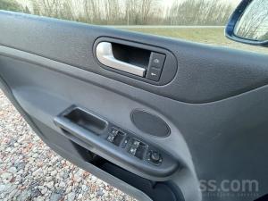 Zils Volkswagen Golf Plus 2005 Cēsis, ar dzinēja tilpumu 1.60 L un nobraukumu 0 tūkst. km par 3450 €, foto 8 vietnē AUTOMOTO.COM.LV