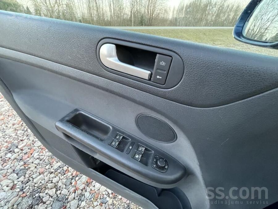 Zils Volkswagen Golf Plus 2005 Cēsis, ar dzinēja tilpumu 1.60 L un nobraukumu 0 tūkst. km par 3450 €, foto 8 vietnē AUTOMOTO.COM.LV