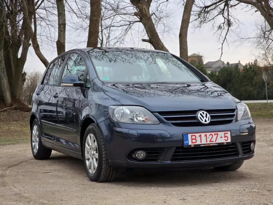 Blue Volkswagen Golf Plus 2005 in Grobiņa, with an engine capacity of 1.90 L and mileage of 265 thousand km for 3500 €, photo 8 on AUTOMOTO.COM.LV