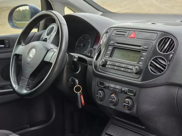Blue Volkswagen Golf Plus 2005 in Grobiņa, with an engine capacity of 1.90 L and mileage of 265 thousand km for 3500 €, photo 9 on AUTOMOTO.COM.LV