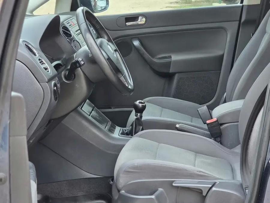 Blue Volkswagen Golf Plus 2005 in Grobiņa, with an engine capacity of 1.90 L and mileage of 265 thousand km for 3500 €, photo 15 on AUTOMOTO.COM.LV
