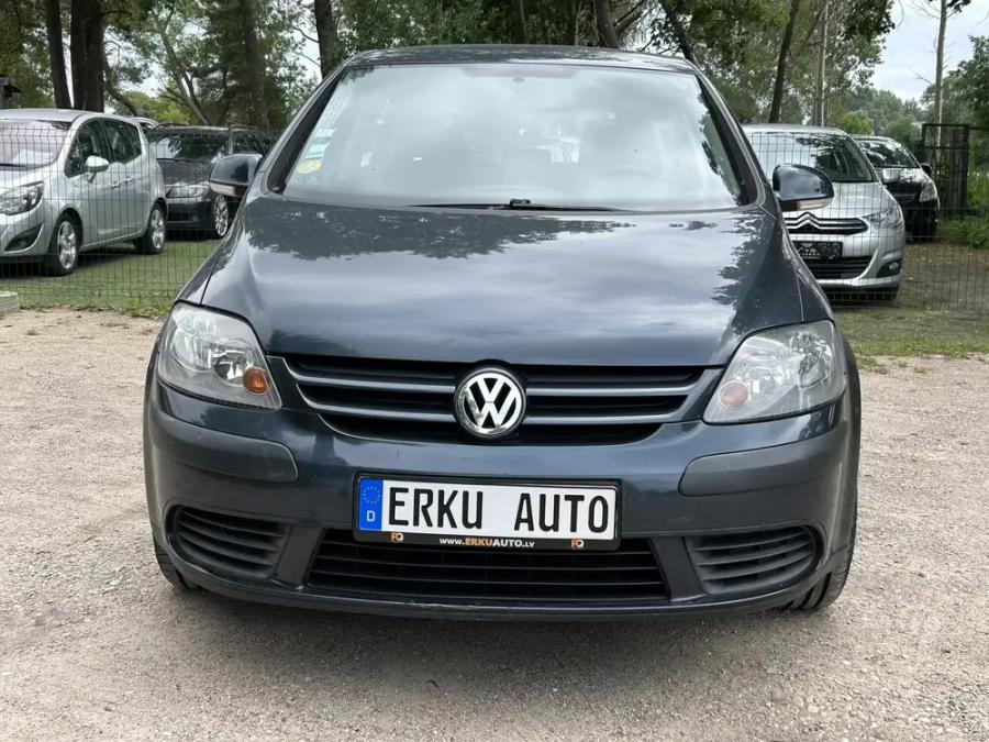 Blue Volkswagen Golf Plus 2005 in Grobiņa, with an engine capacity of 1.40 L and mileage of 235 thousand km for 2500 €, photo 3 on AUTOMOTO.COM.LV