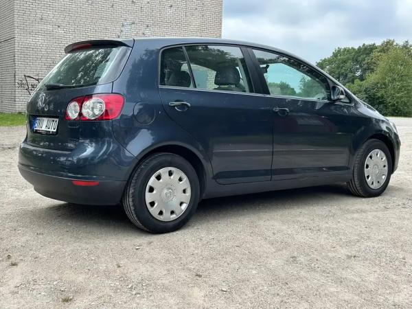 Blue Volkswagen Golf Plus 2005 in Grobiņa, with an engine capacity of 1.40 L and mileage of 235 thousand km for 2500 €, photo 4 on AUTOMOTO.COM.LV