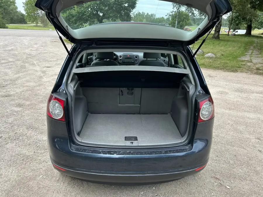 Blue Volkswagen Golf Plus 2005 in Grobiņa, with an engine capacity of 1.40 L and mileage of 235 thousand km for 2500 €, photo 10 on AUTOMOTO.COM.LV