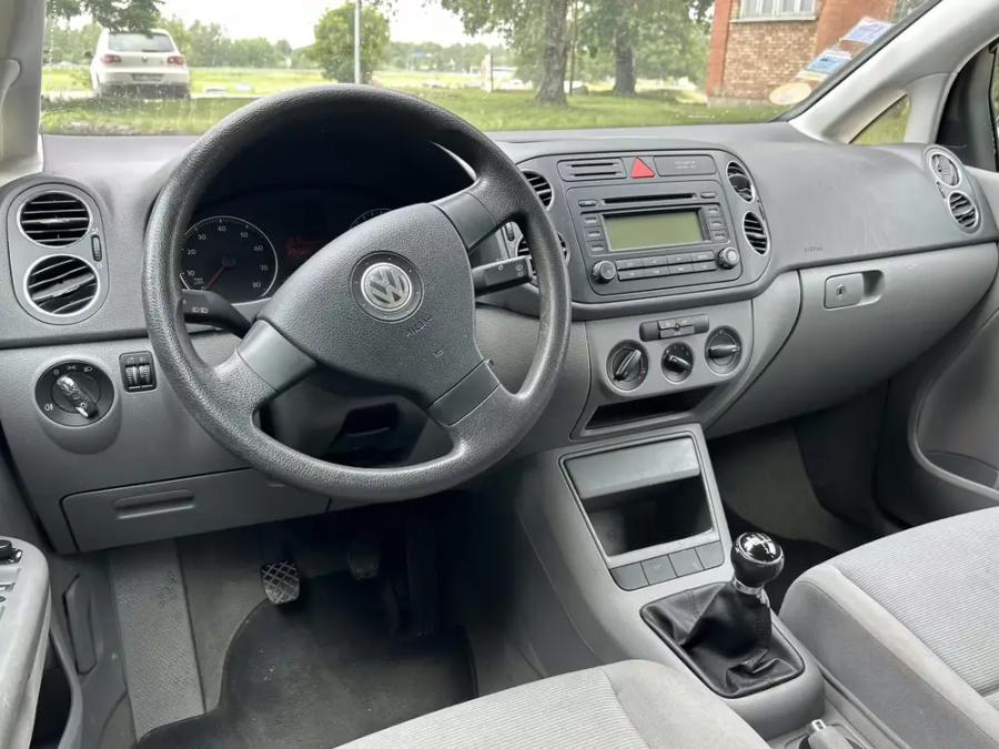 Blue Volkswagen Golf Plus 2005 in Grobiņa, with an engine capacity of 1.40 L and mileage of 235 thousand km for 2500 €, photo 12 on AUTOMOTO.COM.LV