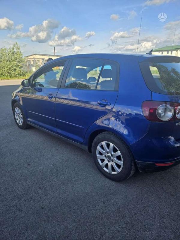 Zils Volkswagen Golf Plus 2005 Radviliškis, ar dzinēja tilpumu 1.90 L un nobraukumu 320 tūkst. km par 1750 €, foto 3 vietnē AUTOMOTO.COM.LV