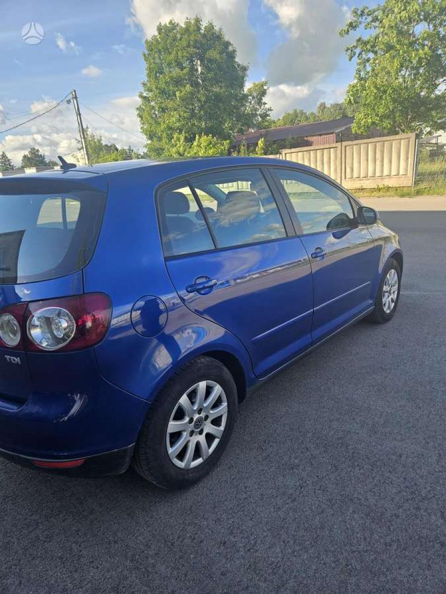 Blue Volkswagen Golf Plus 2005 in Radviliskis, with an engine capacity of 1.90 L and mileage of 320 thousand km for 1750 €, photo 6 on AUTOMOTO.COM.LV