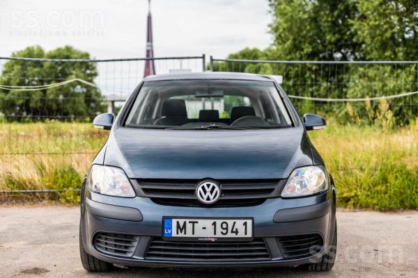 Zils Volkswagen Golf Plus 2005 Rīga, ar dzinēja tilpumu 1.90 L un nobraukumu 322 tūkst. km par 2790 €, foto 3 vietnē AUTOMOTO.COM.LV