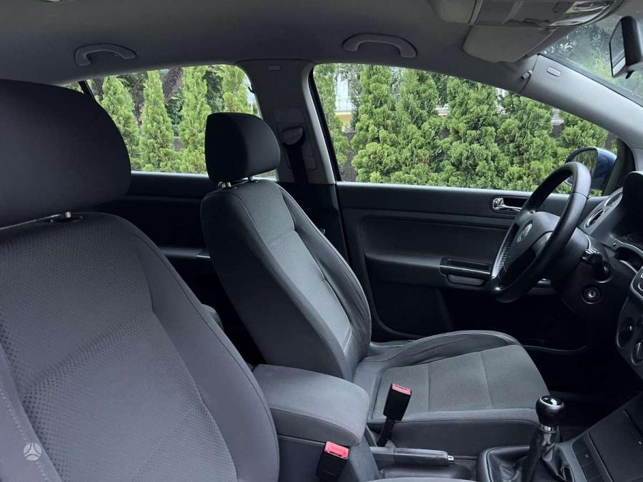 Zils Volkswagen Golf Plus 2005 Klaipėda, ar dzinēja tilpumu 1.90 L un nobraukumu 234 tūkst. km par 1250 €, foto 15 vietnē AUTOMOTO.COM.LV