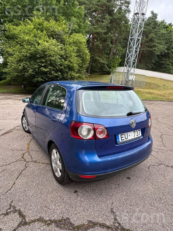 Blue Volkswagen Golf Plus 2005 in Tukums, with an engine capacity of 1.60 L and mileage of 231 thousand km for 1090 €, photo 2 on AUTOMOTO.COM.LV