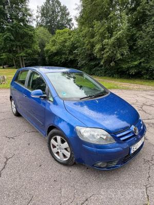 Zils Volkswagen Golf Plus 2005 Tukums, ar dzinēja tilpumu 1.60 L un nobraukumu 231 tūkst. km par 1090 €, foto 4 vietnē AUTOMOTO.COM.LV