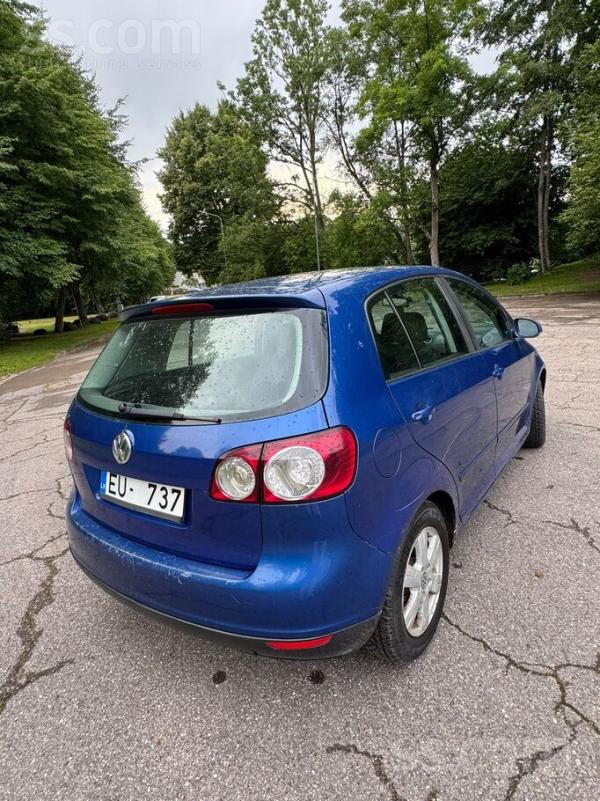 Blue Volkswagen Golf Plus 2005 in Tukums, with an engine capacity of 1.60 L and mileage of 231 thousand km for 1090 €, photo 4 on AUTOMOTO.COM.LV