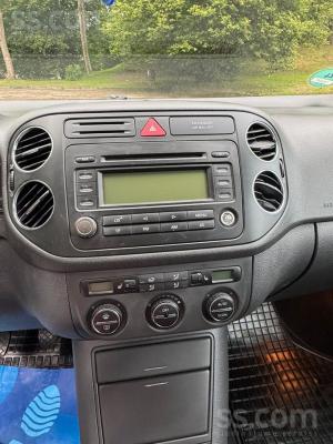 Zils Volkswagen Golf Plus 2005 Tukums, ar dzinēja tilpumu 1.60 L un nobraukumu 231 tūkst. km par 1090 €, foto 9 vietnē AUTOMOTO.COM.LV