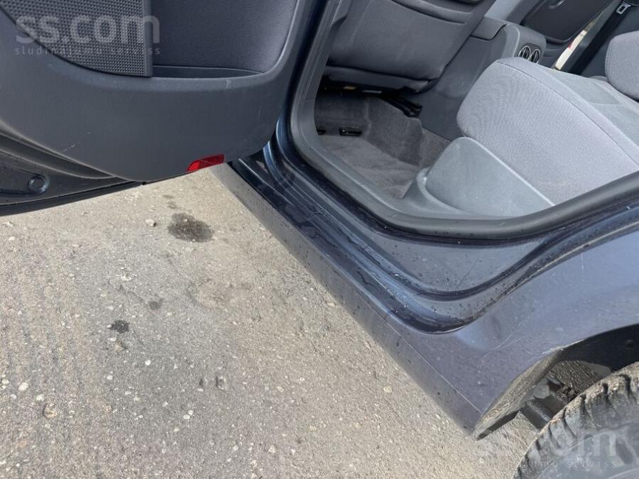 Zils Volkswagen Golf Plus 2005 Rīga, ar dzinēja tilpumu 1.60 L un nobraukumu 210 tūkst. km par 3350 €, foto 10 vietnē AUTOMOTO.COM.LV